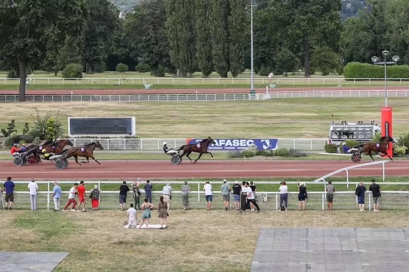 Lovino Bello Survole Le Prix Henri Cravoisier Gr 3 à Enghien Equidia