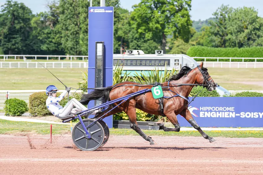 Oswalshanaya porn this woman is a curvy who possesses large